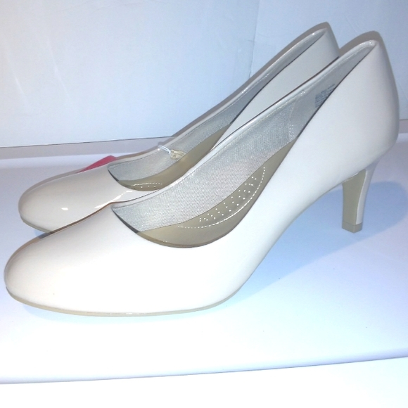 dexflex comfort | Shoes | Dexflex Comfort Faux Leather Glossy Nude Pump ...